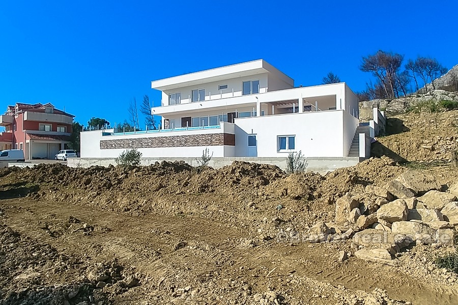 Split area - Attractive land with view