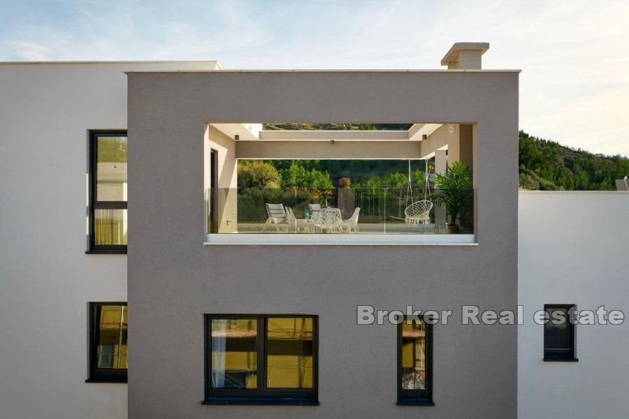 Split area - Beautiful villa in a new building with a sea view