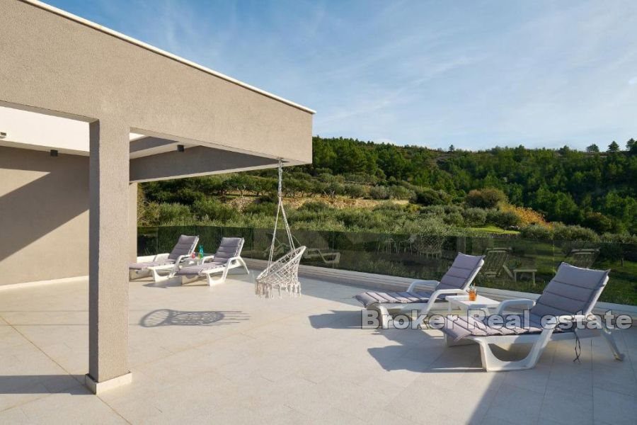 Split area - Beautiful villa in a new building with a sea view